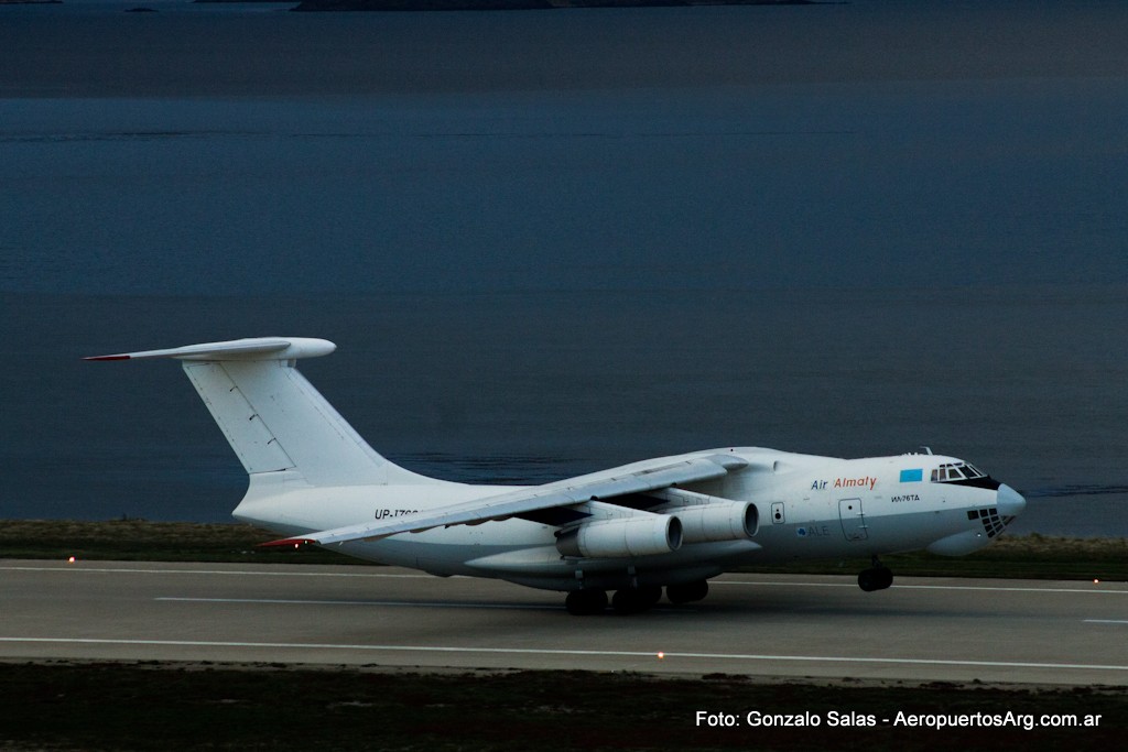 Spotting en Ushuaia: Ilyushin Il-76 de Air Almaty – Aviacionline