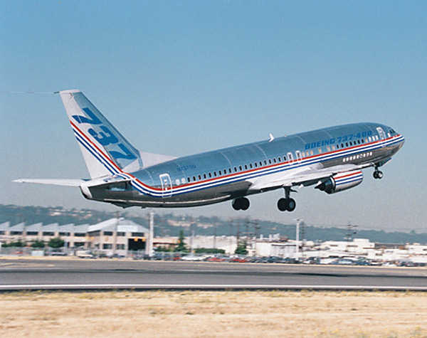 Boeing 737-400, el competidor directo de los primeros Airbus 320 ...