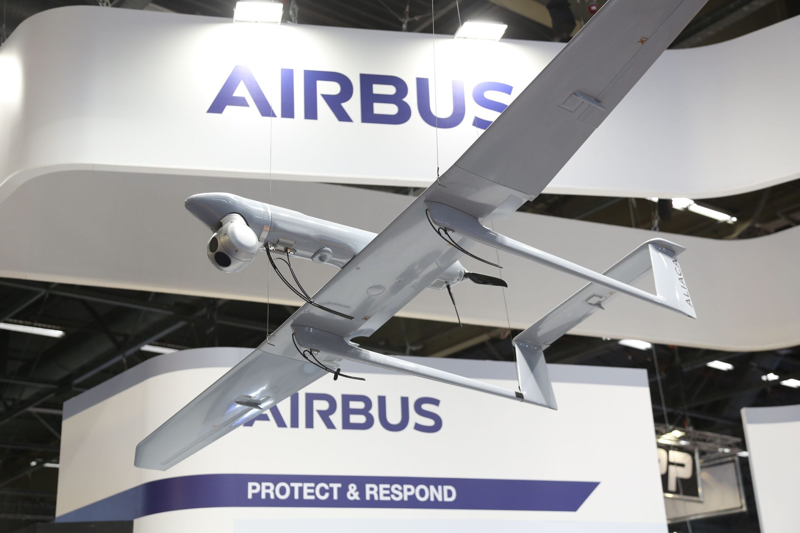Armada francesa adquiere 11 minidrones navales Aliaca de Airbus Defence ...
