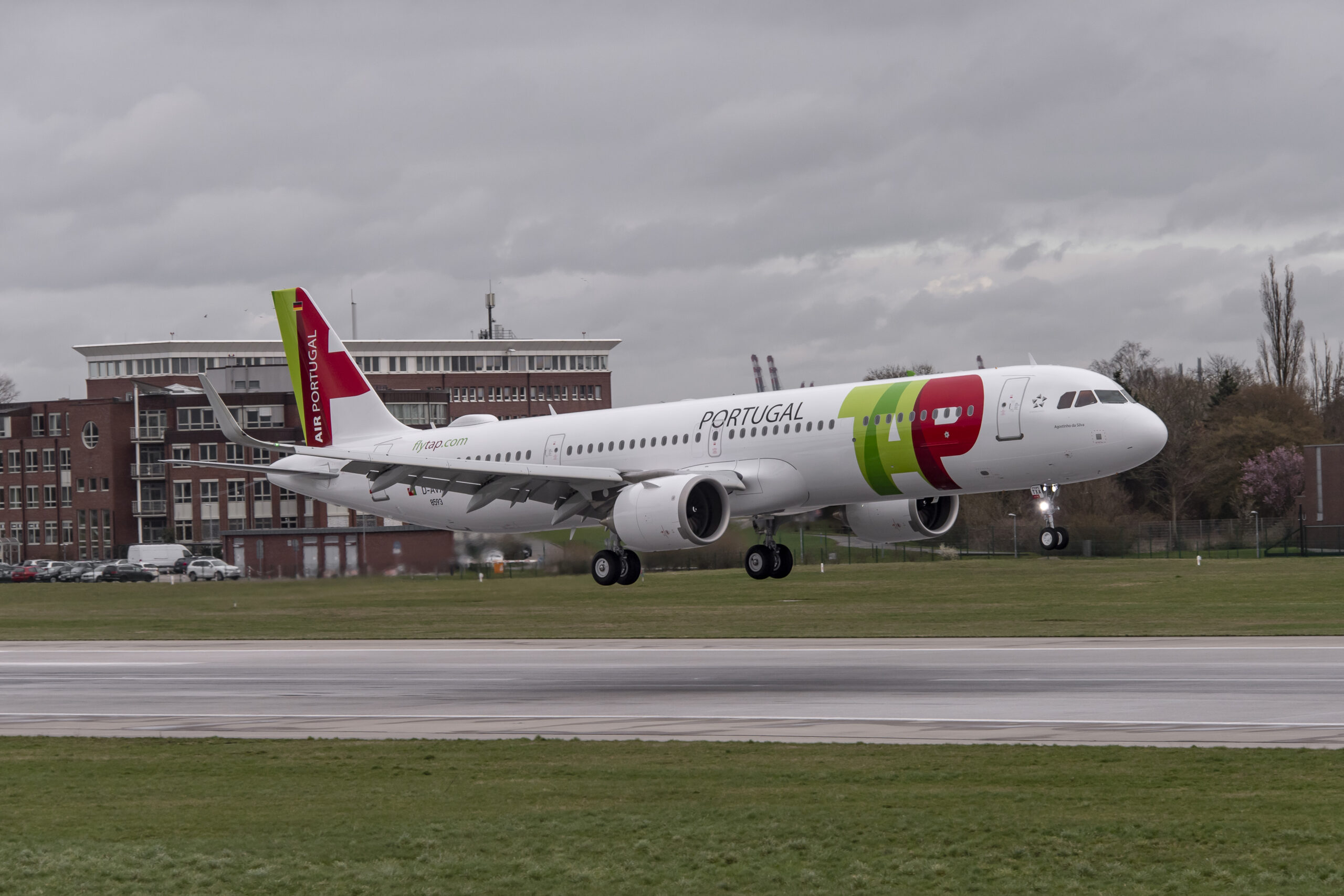 TAP transformation improves punctuality in Lisbon and spurs Airbus A350 ...