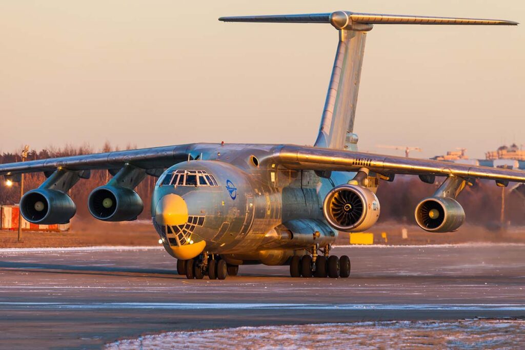 Sukhoi tests 100% Russian Aviadvigatel PD-8 engine on an Ilyushin Il-76 ...