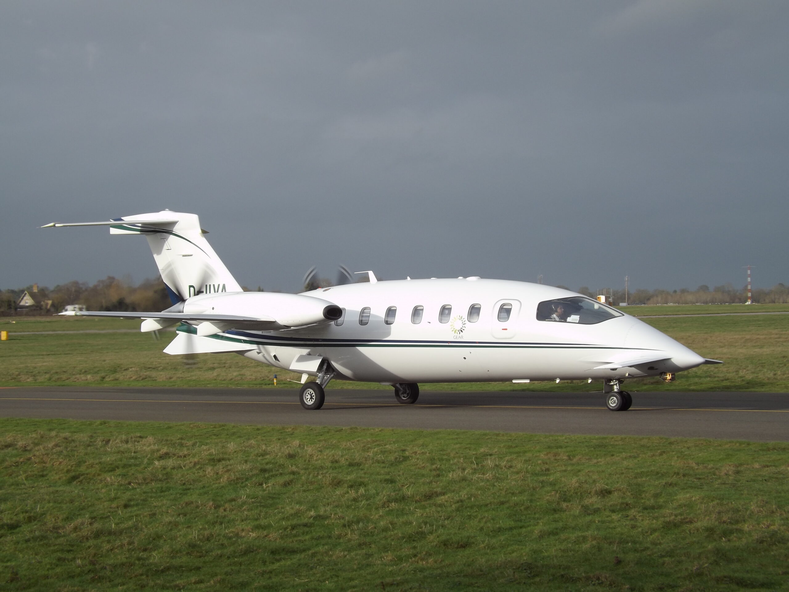 Piaggio P.180 Avanti: Cutting-Edge Aircraft Delivered to Italian Air ...