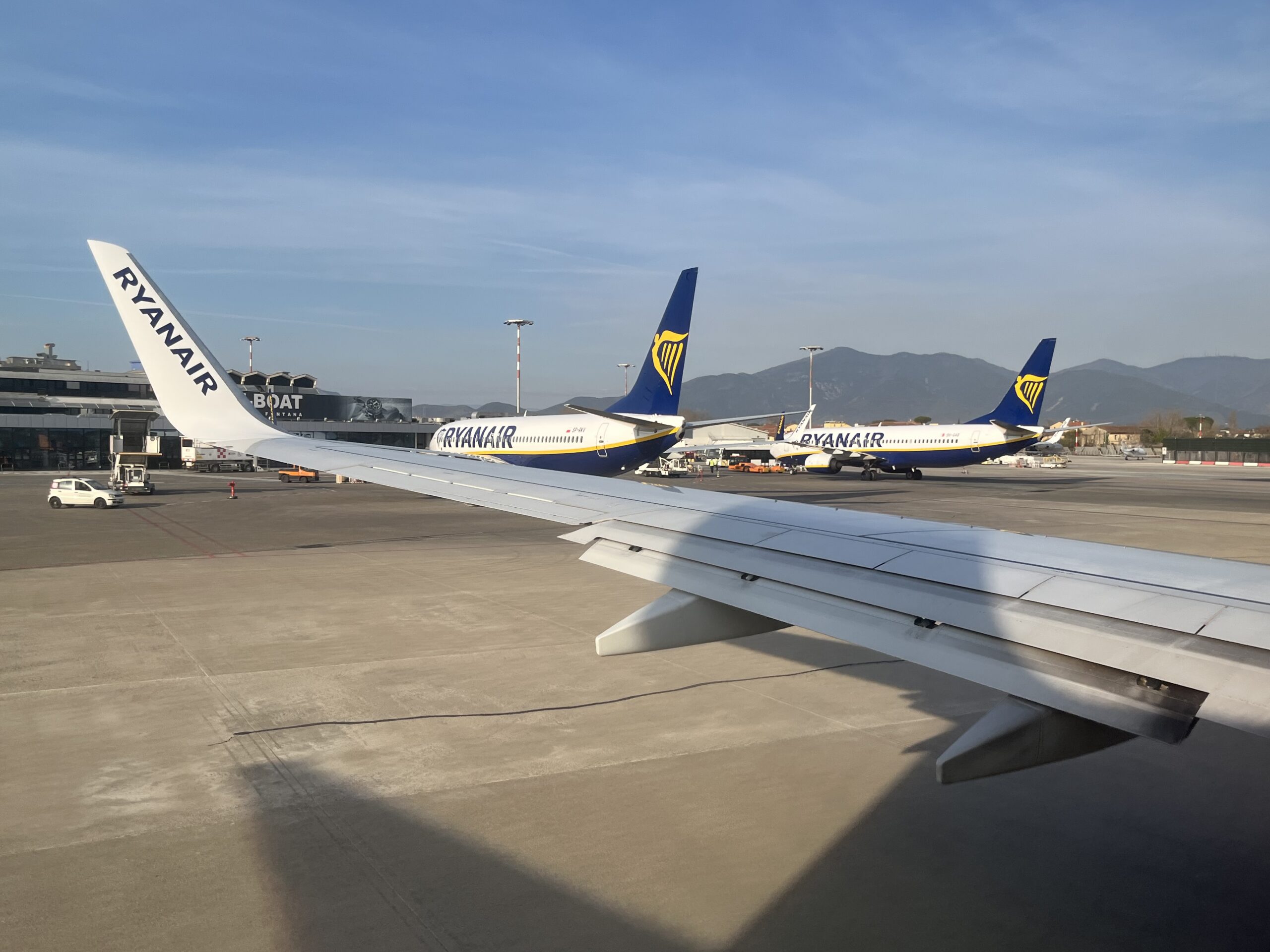 Ryanair to install scimitar winglets on its 737NG fleet: does it make ...