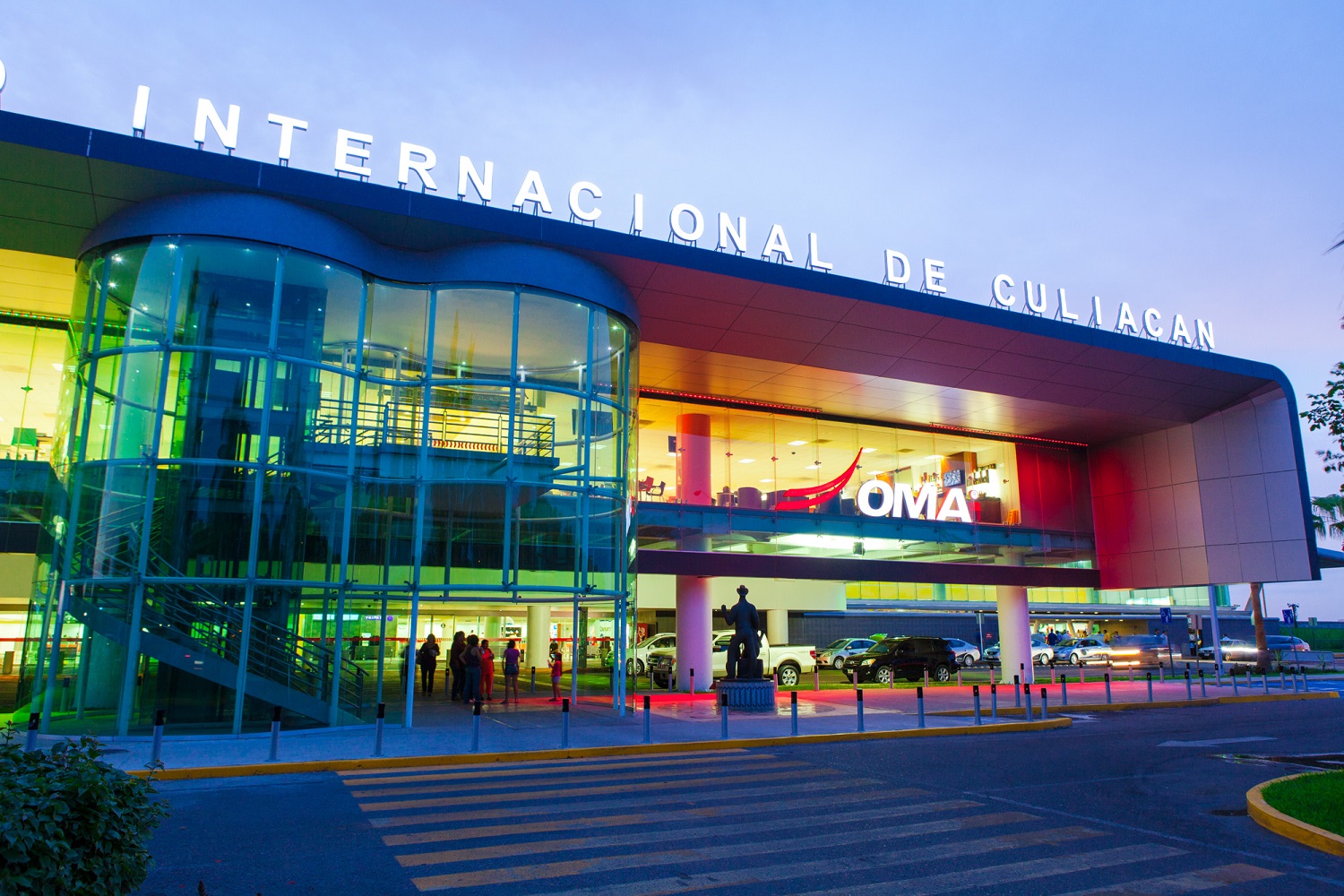 Narco attack: flights remain canceled at four Mexican airports ...