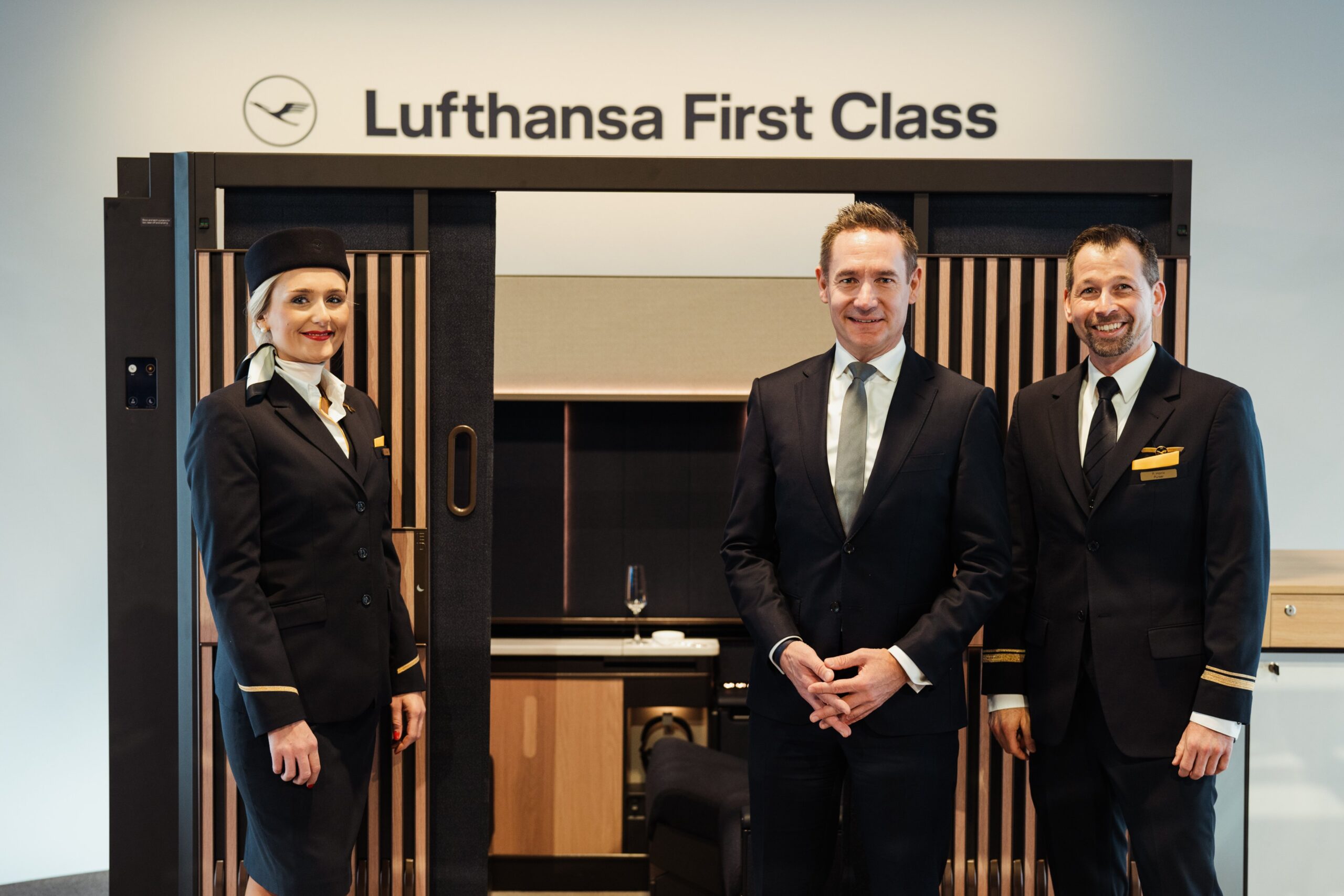 Lufthansa introduces its new cabin product «First Class Suite Plus ...
