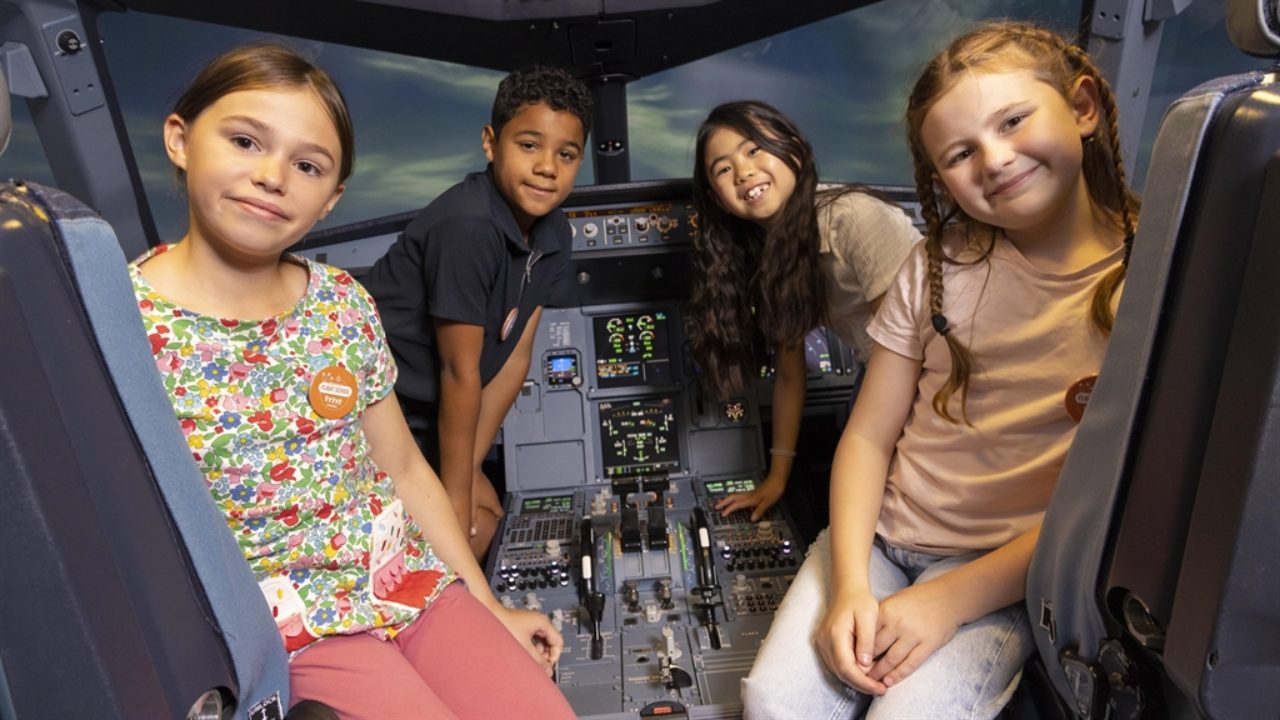 easyJet Launches Summer Flight School for Kids – Aviacionline