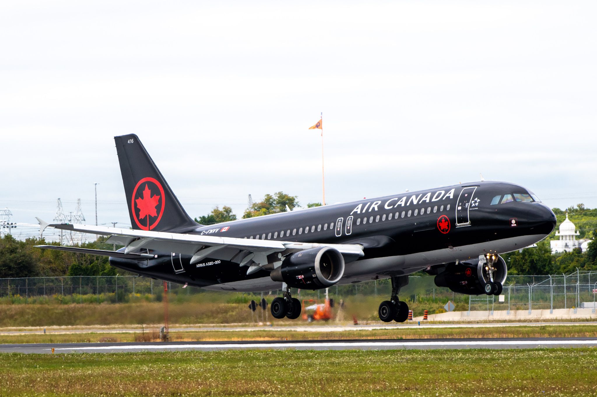 Píntalo de negro: Air Canada Jetz estrena nueva imagen para sus Airbus A320 – Aviacionline