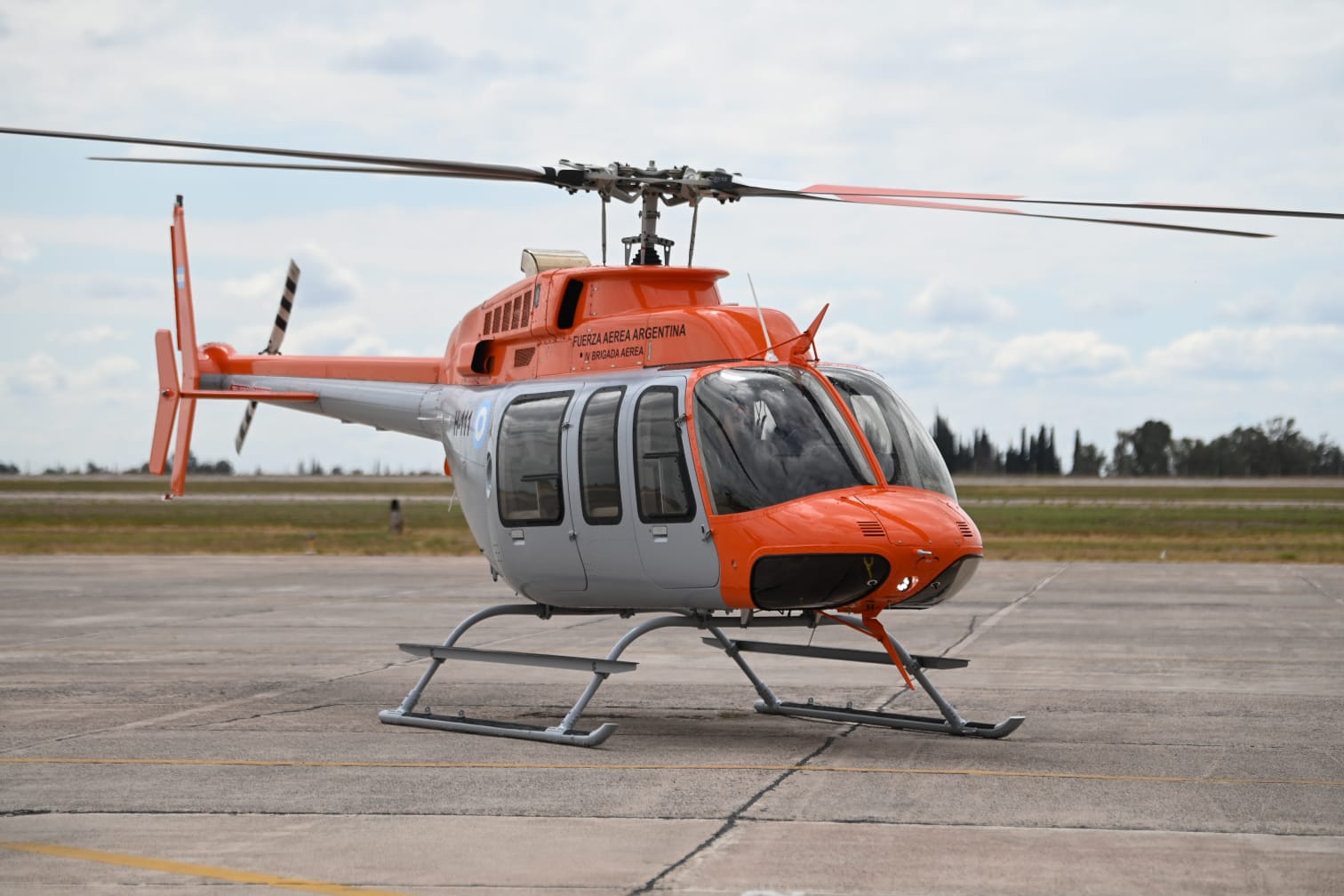 La Fuerza Aérea Argentina incorpora su primer helicóptero Bell 407 GXI ...