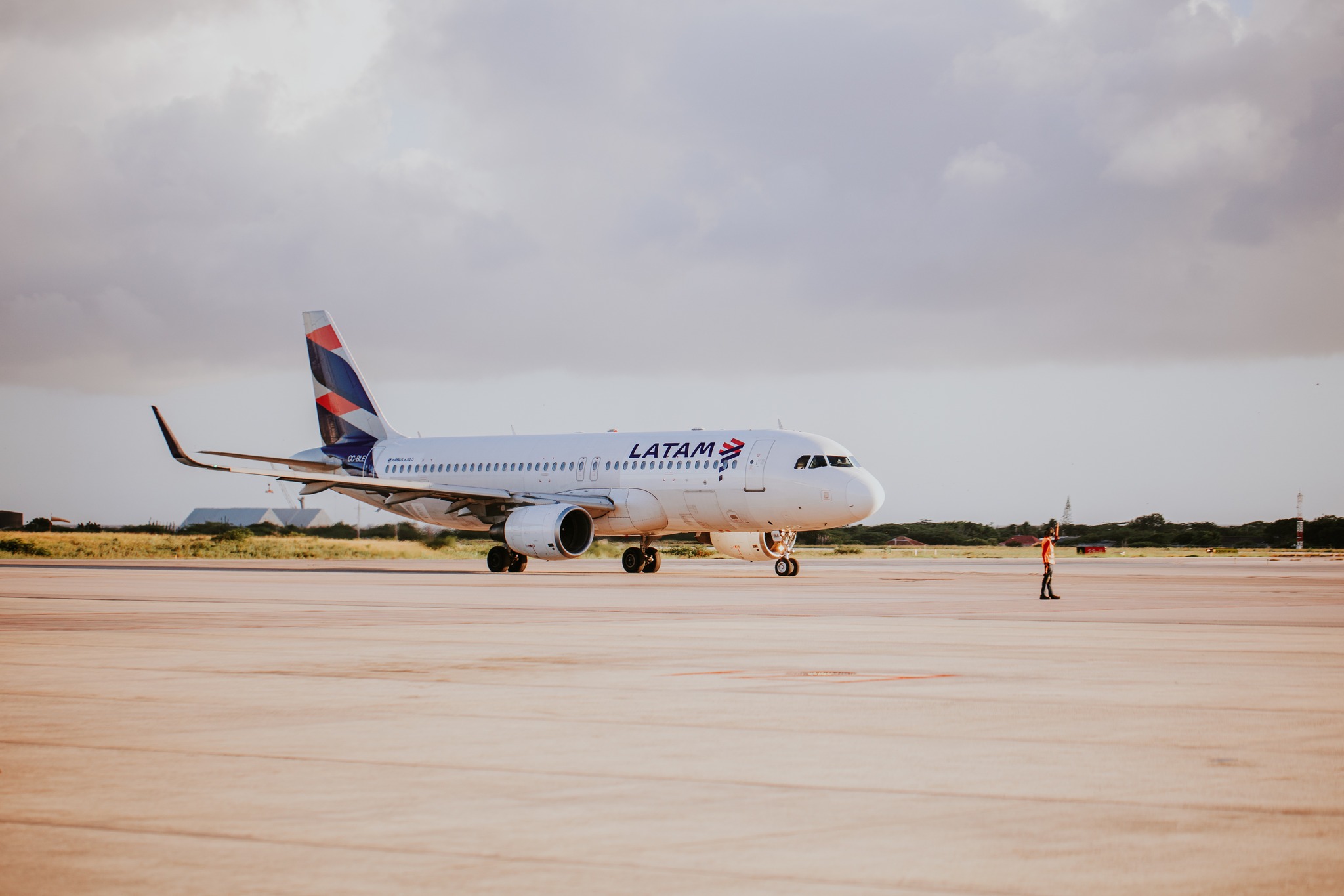 LATAM inauguró sus vuelos a Aruba con conexiones a Argentina, Bolivia, Brasil, Chile, Paraguay y ...