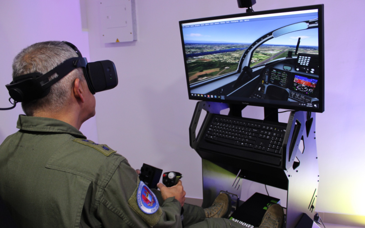 Simuladores de Realidad Virtual para los pilotos de la Fuerza Aeroespacial Colombiana – Aviacionline