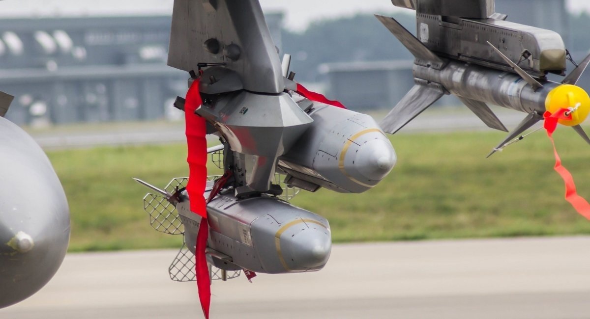 USAF to develop low-cost, long-range, light cruise missile for ...