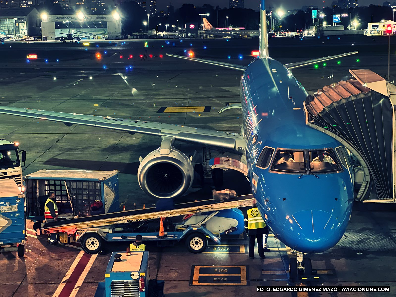 Aerolíneas Argentinas relanza vuelos nocturnos con tarifas más ...