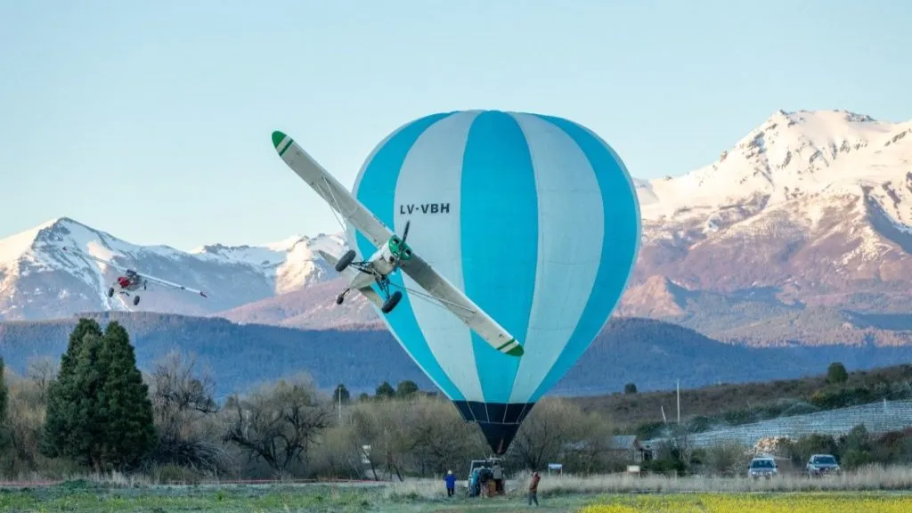 [Aviación General] Trevelin mágico: vuelos en avión y globo aerostático sobre campos de ...