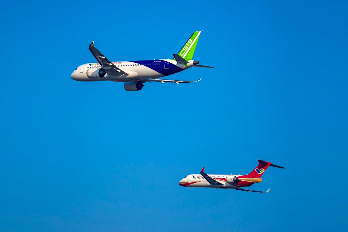 COMAC ARJ21 and C919 Make Historic Formation Flight at 2024 Nanchang ...