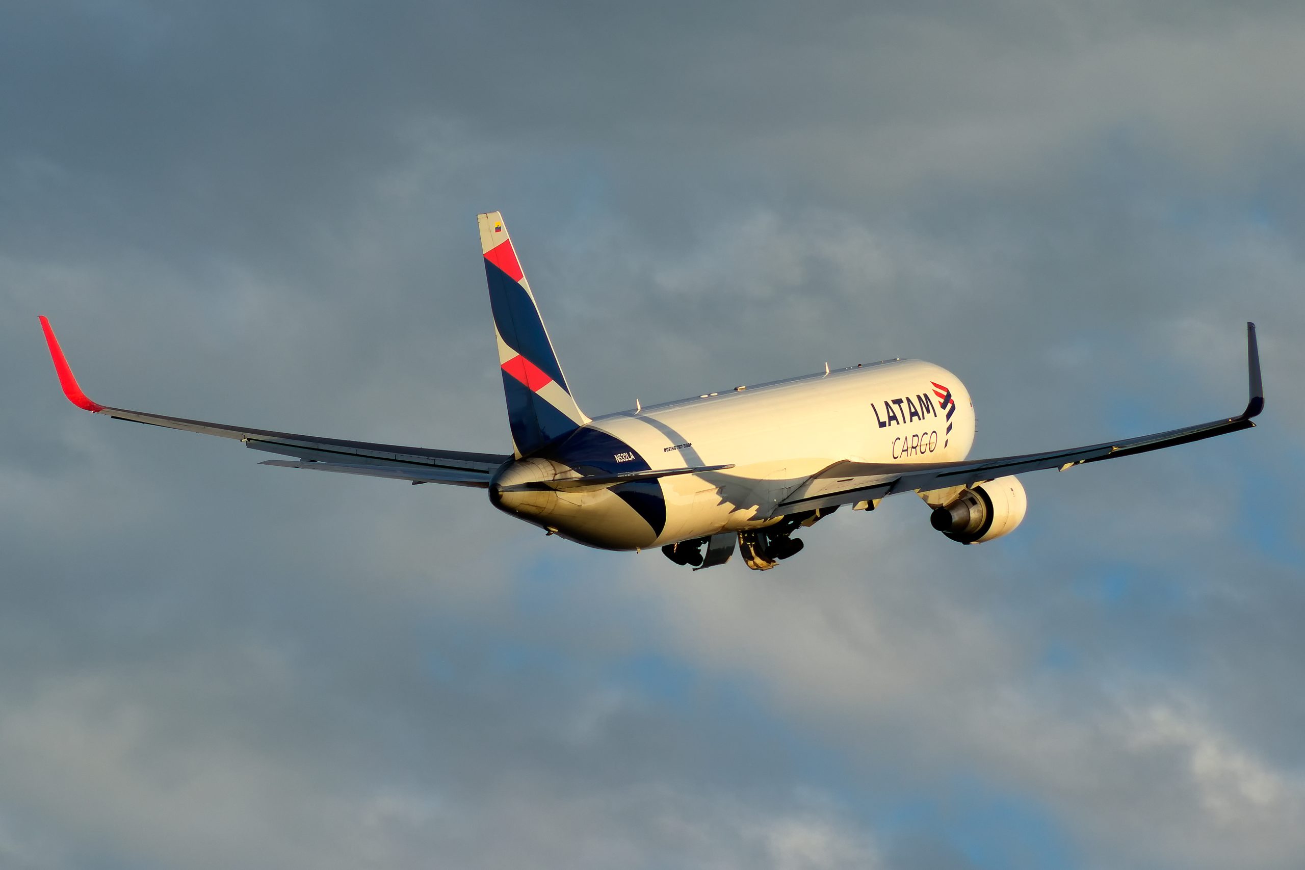LATAM Group Modernizes Fleet: Boeing 767 Freighters Sold and Replaced – Aviacionline