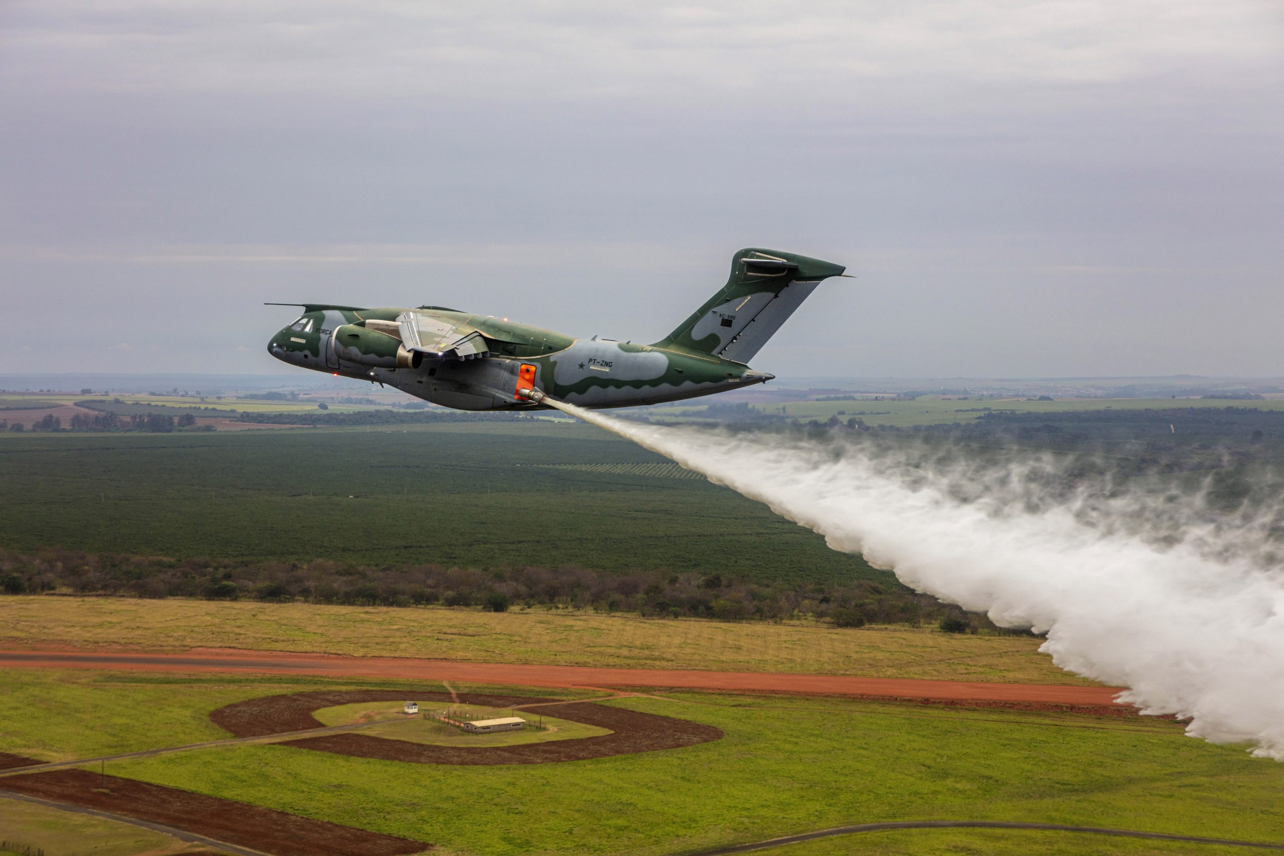 La Fuerza Aérea Brasileña duplicará su capacidad contra incendios con ...