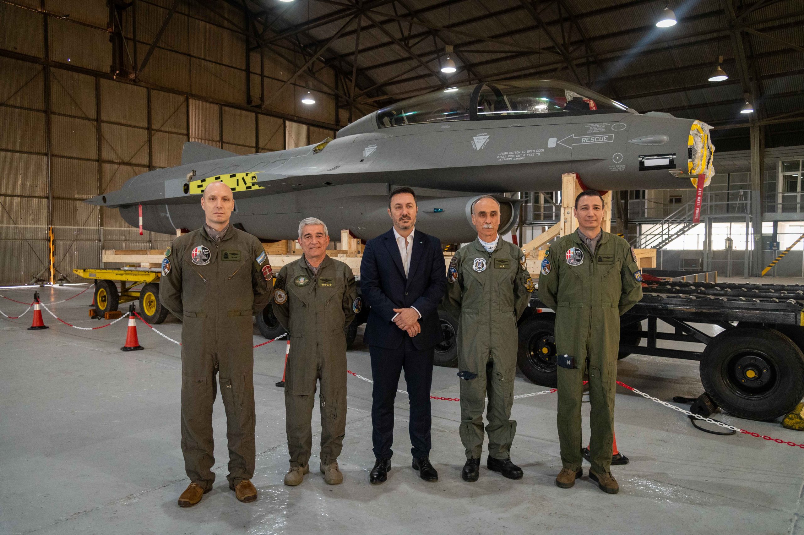 The Argentine Air Force received the first component of the F-16 ...