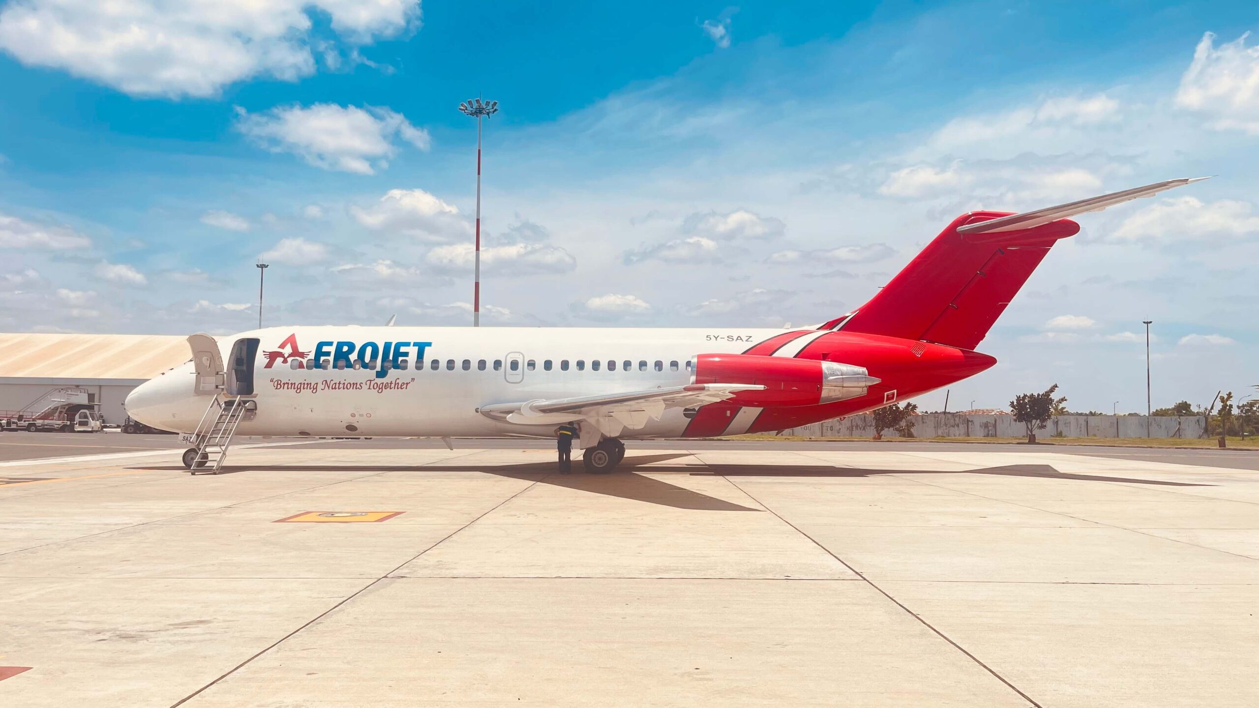 One of the World’s Oldest Aircraft Resumes Flights: Aerojet’s DC-9 ...