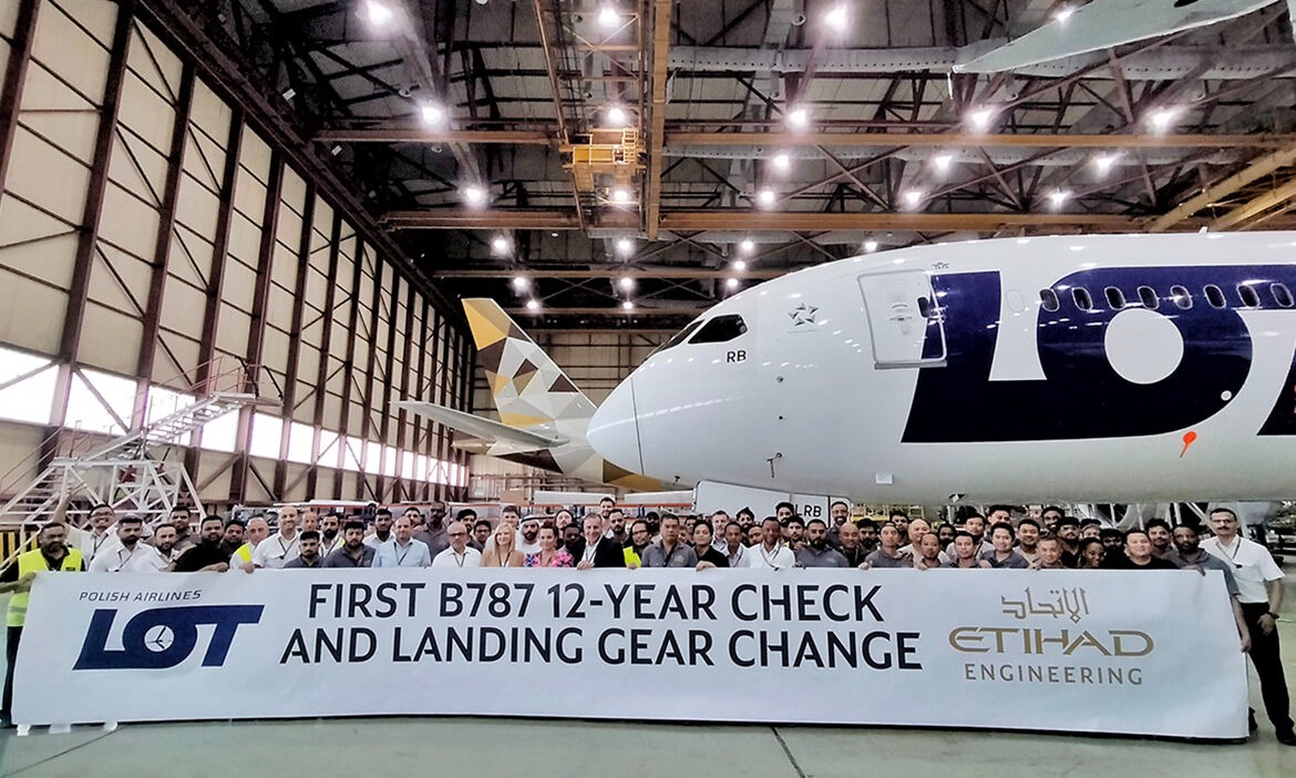Etihad Engineering realizó la primera revisión de 12 años a un Boeing ...
