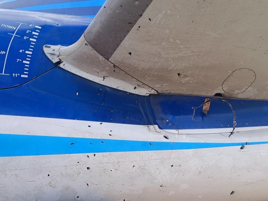 Accidente del Embraer 190 en Kazajistán: fragmentos metálicos en el fuselaje refuerzan la ...
