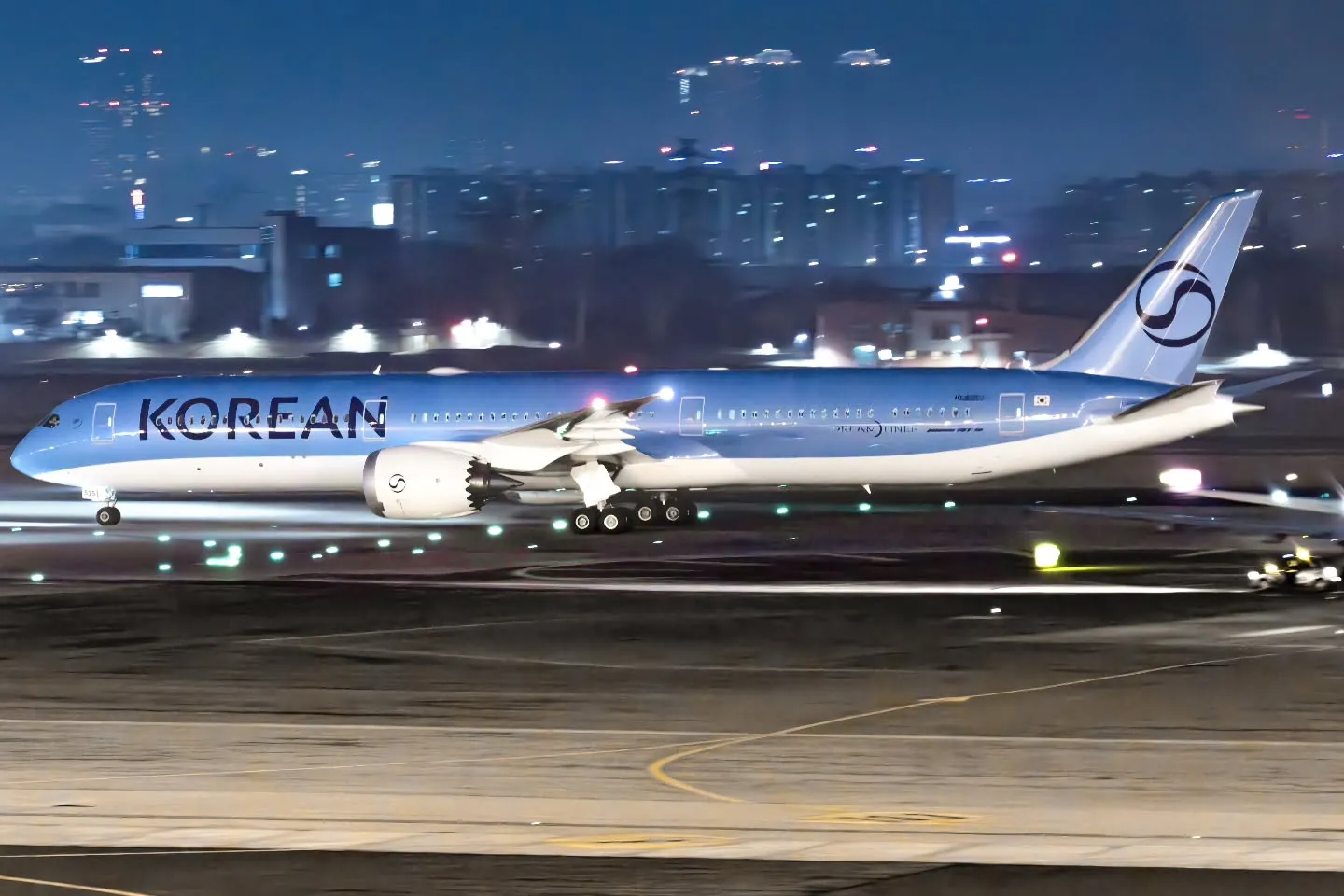 Korean Air Unveils New Logo and Updated Livery – Aviacionline