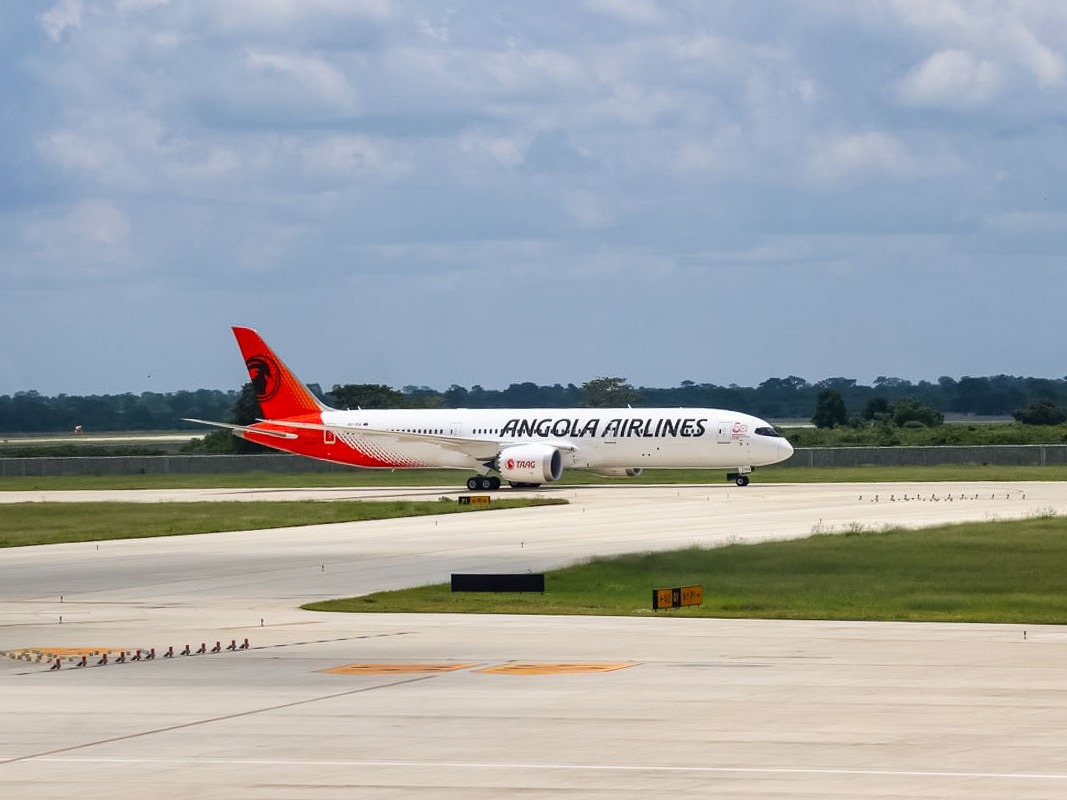 TAAG sorprende con la llegada anticipada a Brasil de su Boeing 787 ...