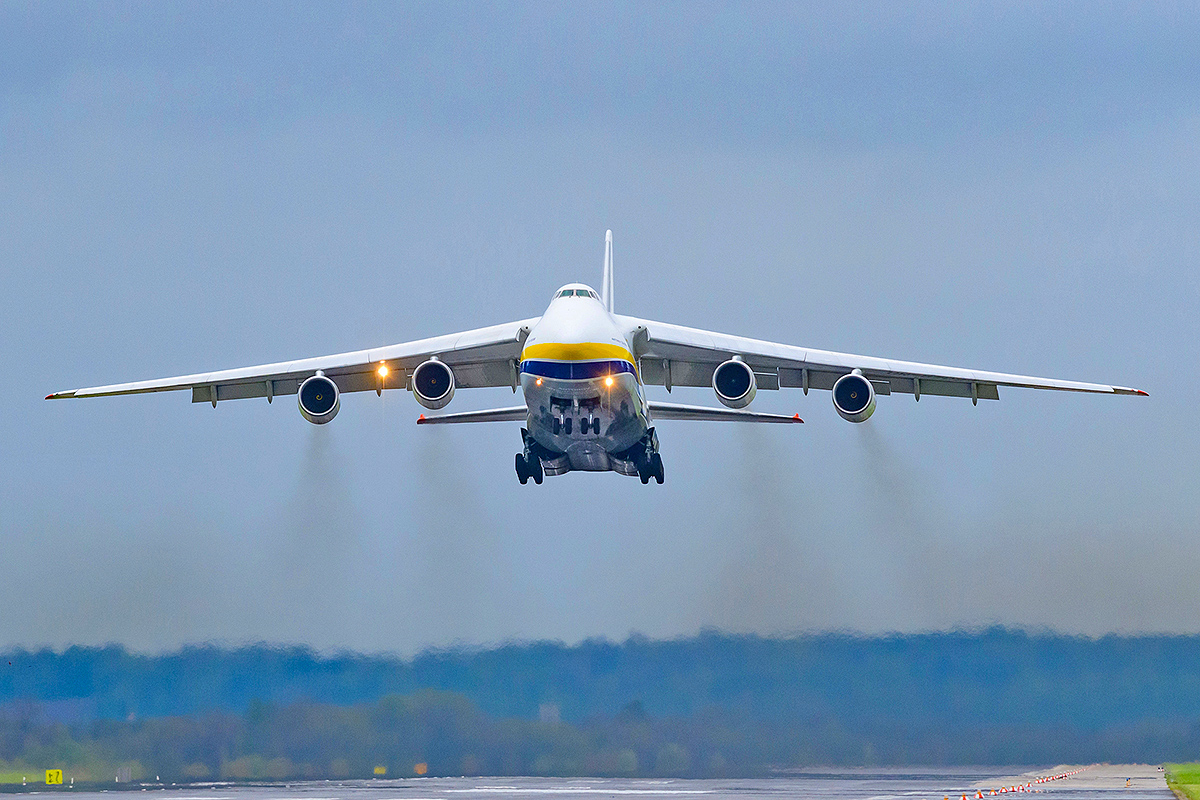 Antonov muestra video del An-124 que logró escapar de Ucrania luego de ...